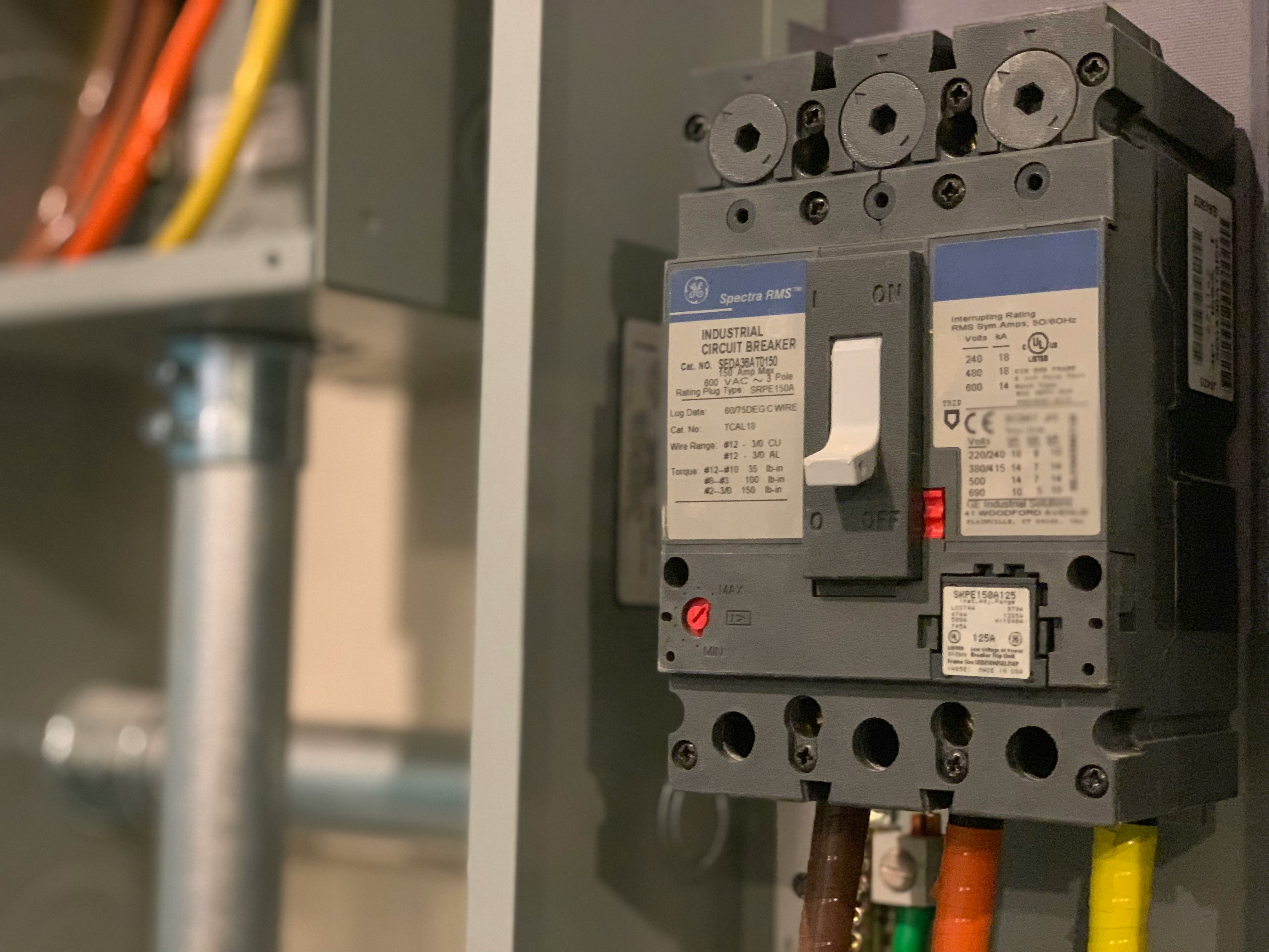 Breaker Sizing Calculator: Wire Size & NEC Requirements (15–200A)