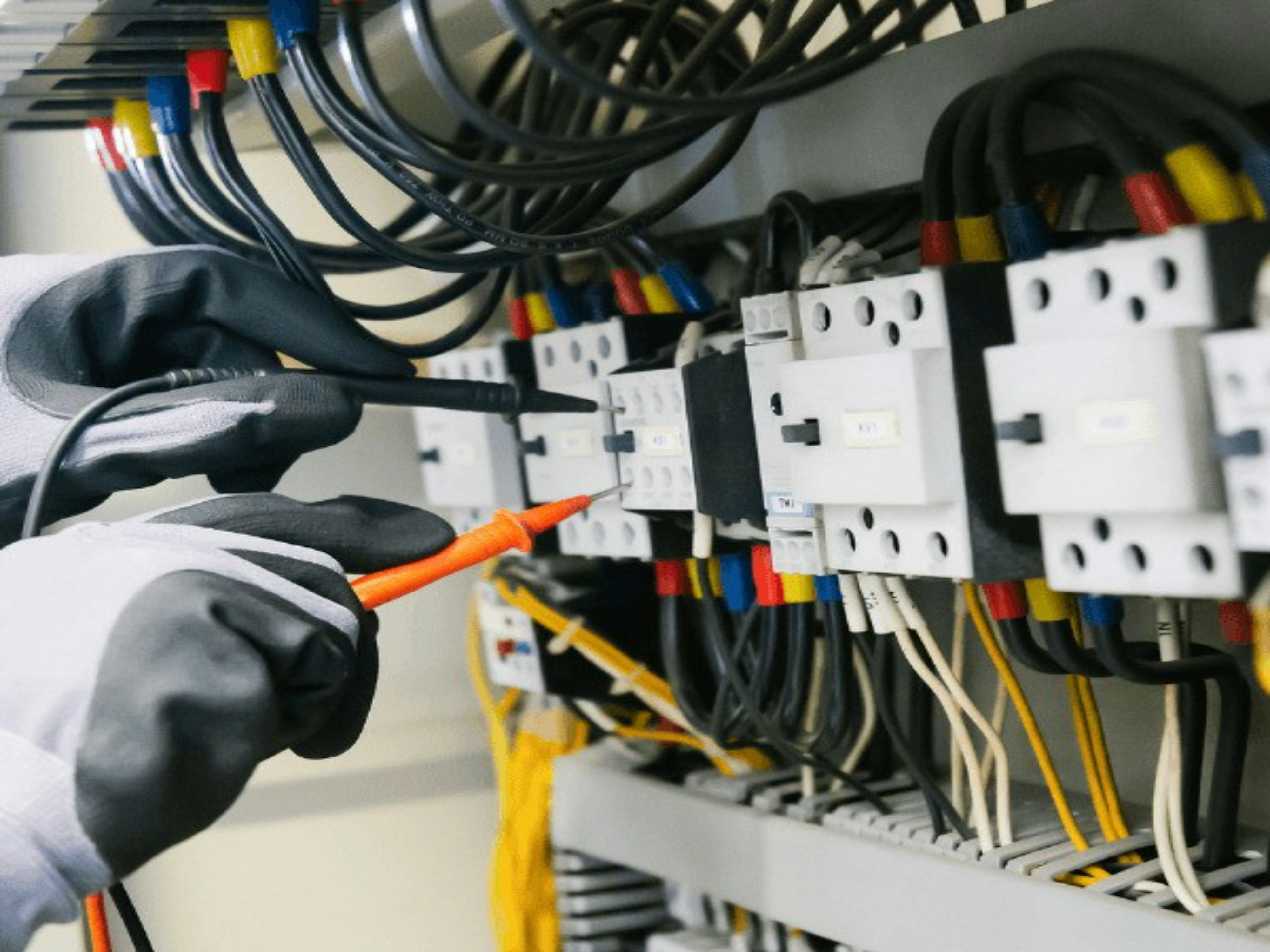 MCB vs MCCB: Key Differences, Selection Tips & Applications